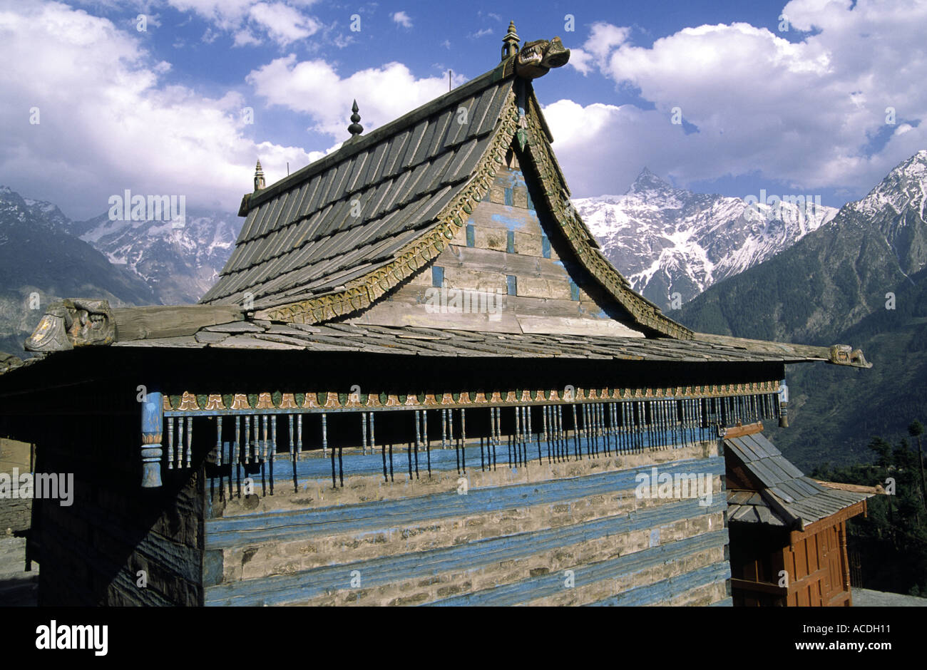 A traditional wooden hut in Kalpa HP India Stock Photo - Alamy