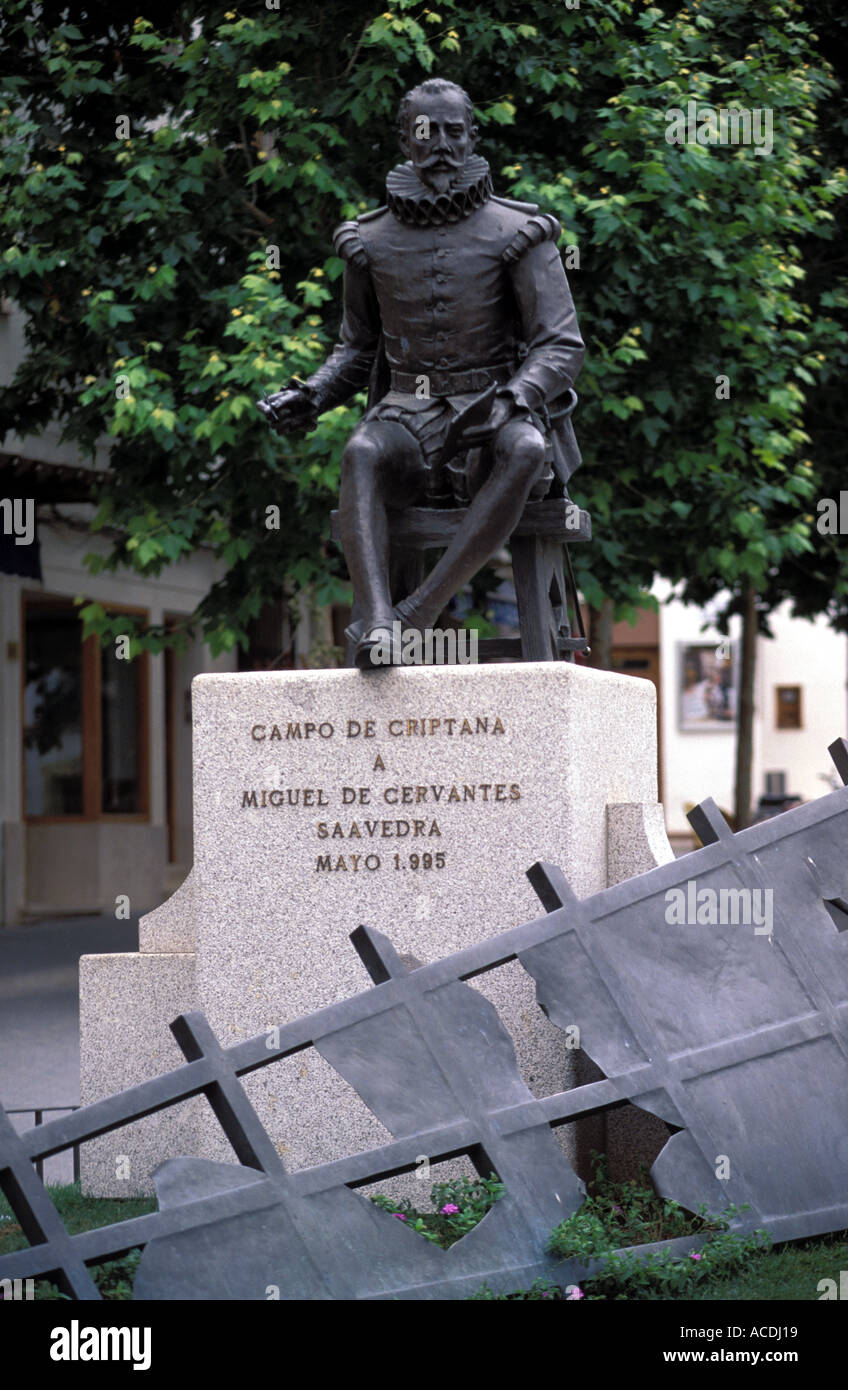 Don quijote statue in la hi-res stock photography and images - Alamy