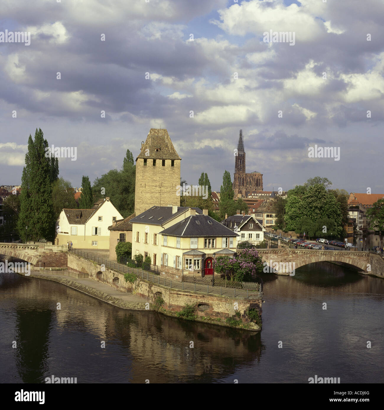 Cities and bridges hi-res stock photography and images - Alamy