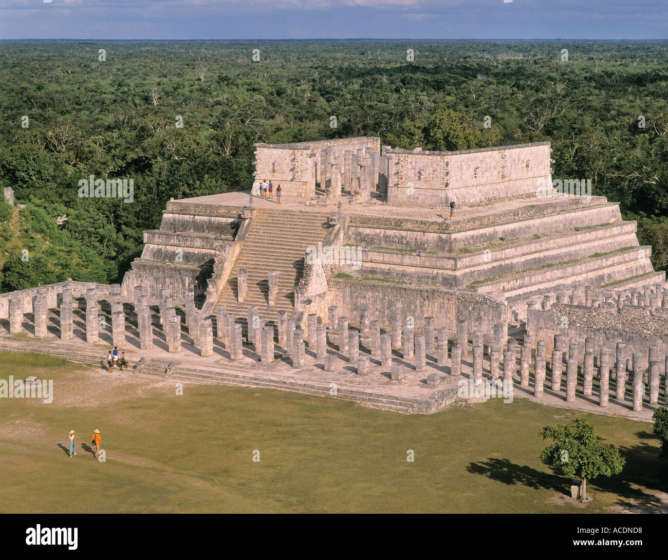 Chichen Itza, Yucatan, Mexico. Temple of the Warriors and Complex of ...