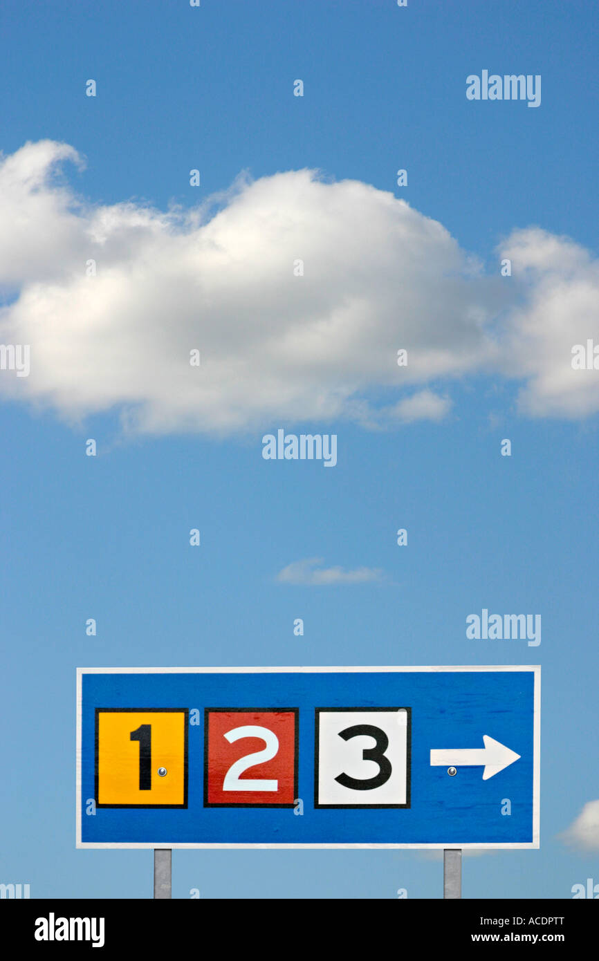 Sign with numbers 1, 2, 3 and an arrow pointing right Stock Photo - Alamy