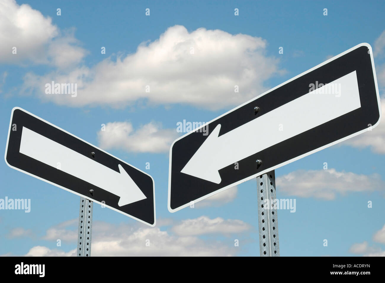 Two blank arrow signs pointing in towards one another Stock Photo - Alamy