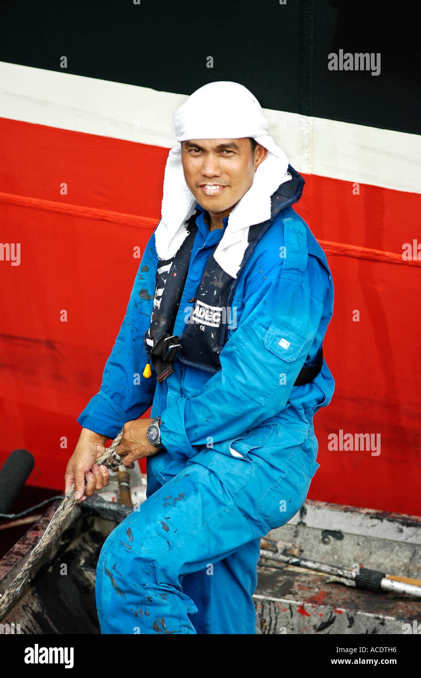 Filipino crew at work on the pier Stock Photo - Alamy