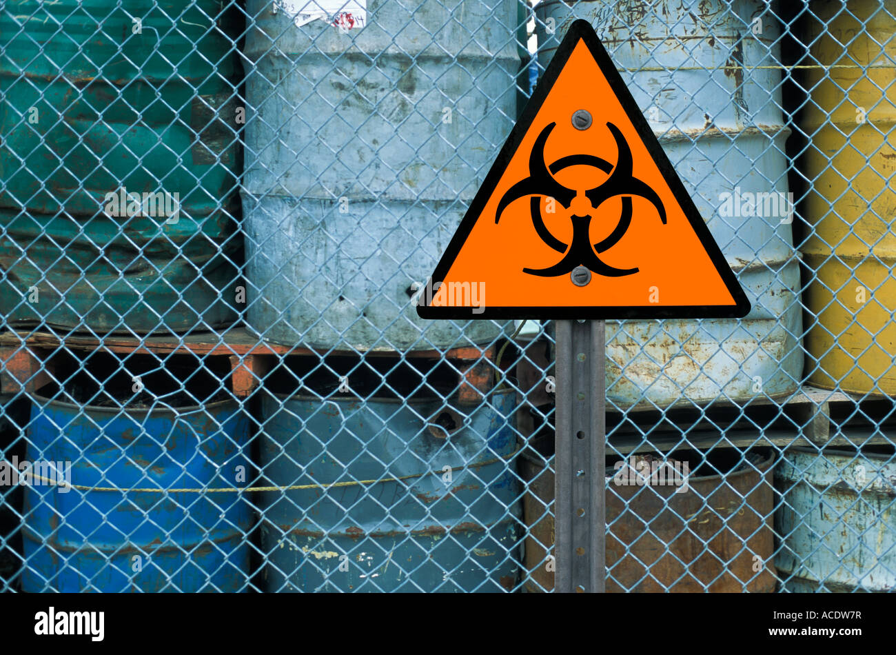 Chemical spill containment hi-res stock photography and images - Alamy