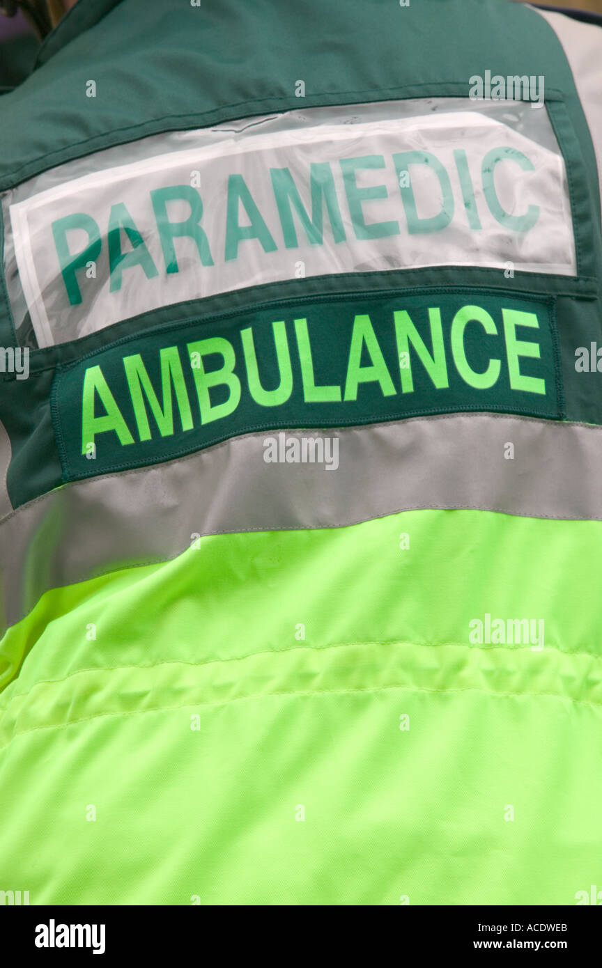 ambulance paramedic in reflective clothing Stock Photo - Alamy