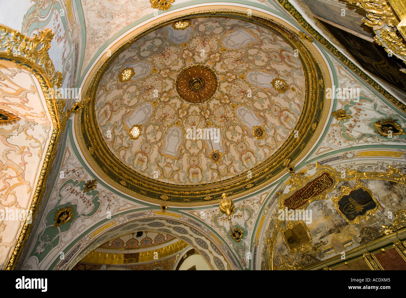 Ceiling in the Topkapi Palace in Istanbul, Turkey Stock Photo - Alamy