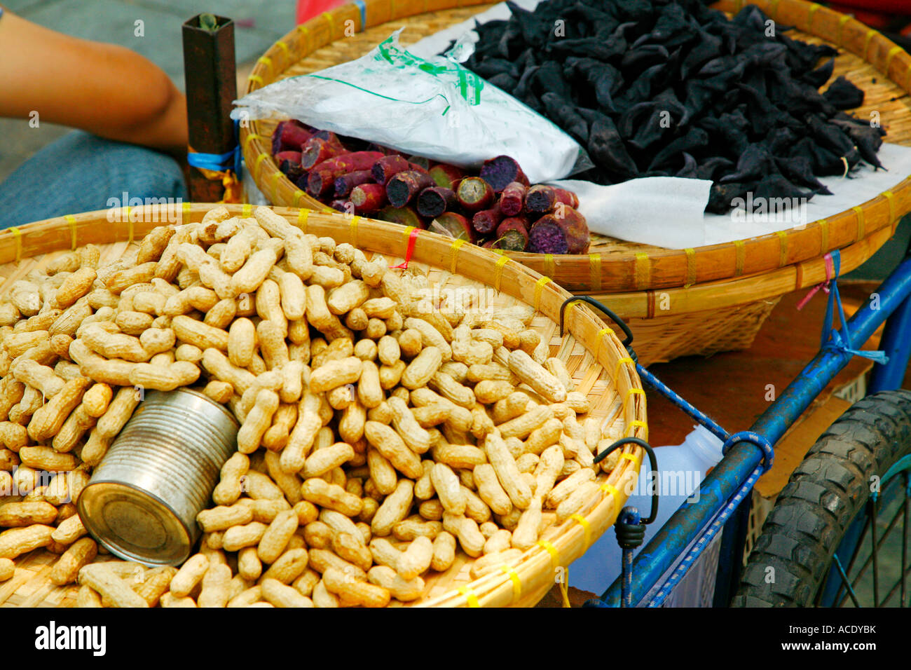 Nut vendor on Khao San (Khaosan kao san) Road, Bangkok, Thailand Stock ...