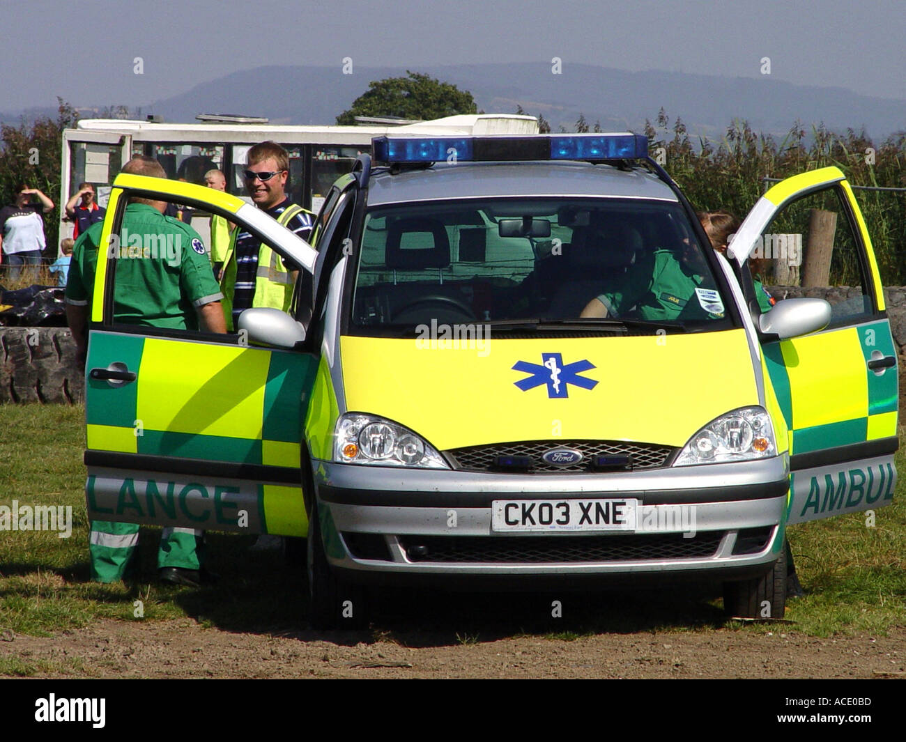 Welsh ambulance service paramedic hi-res stock photography and images ...