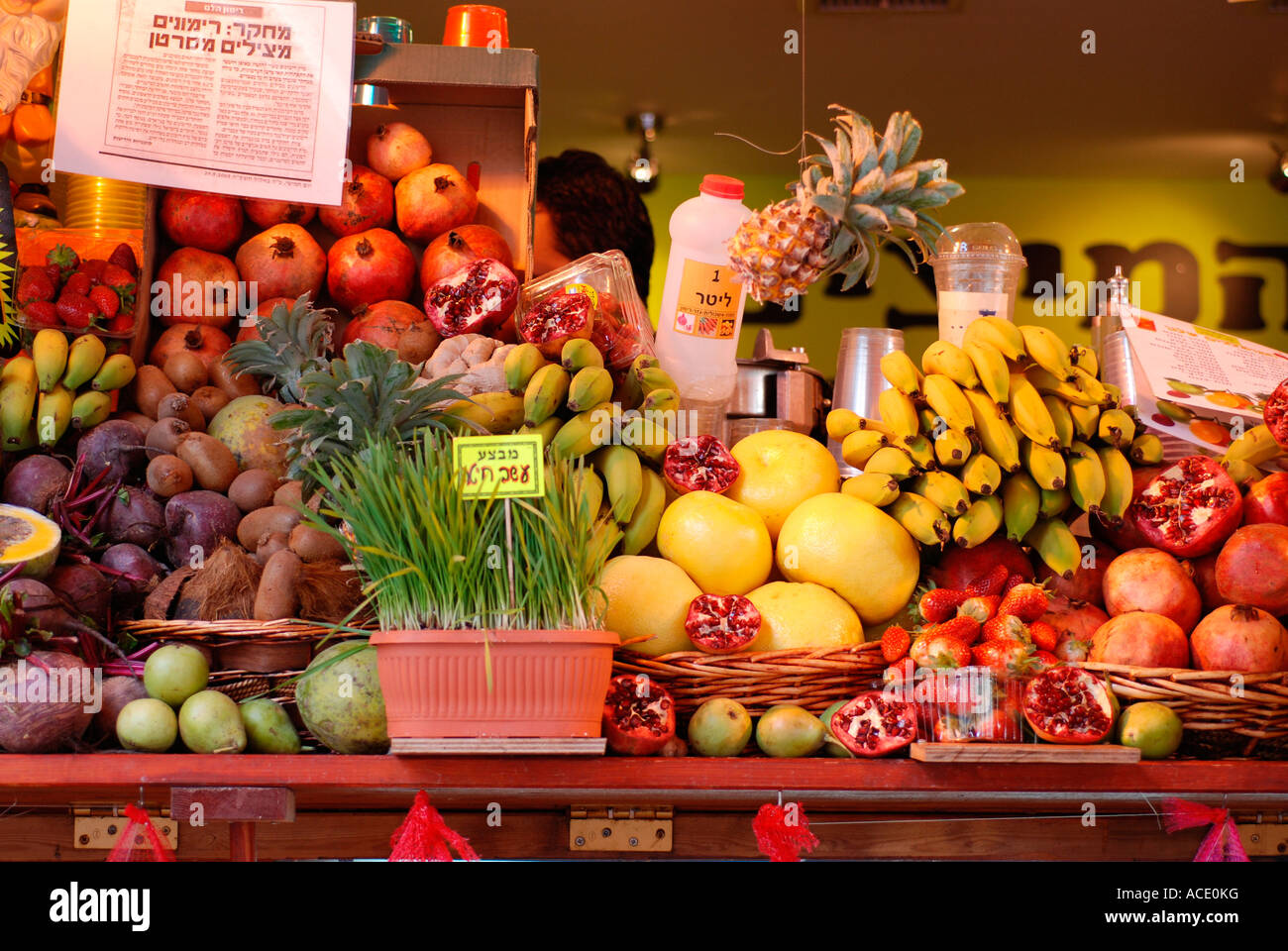 Israel tel aviv fruit juice stall hi-res stock photography and images ...
