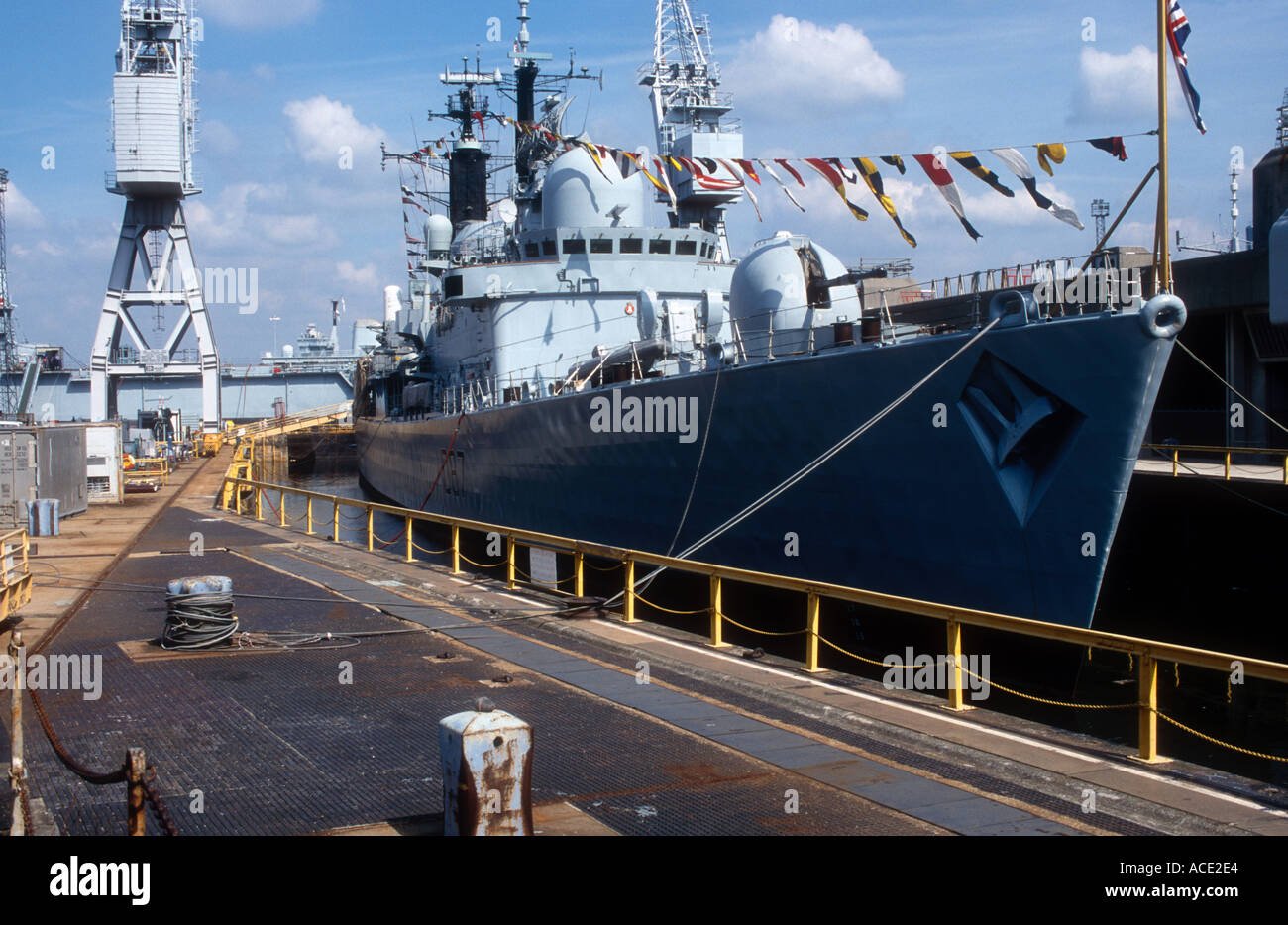 British royal navy sheffield class hi-res stock photography and images ...