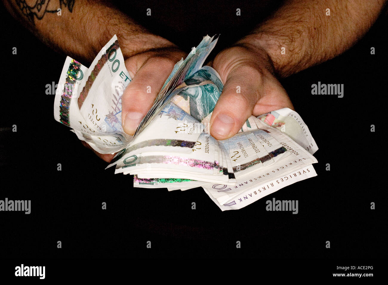 Two hands holding money notes close-up Stock Photo - Alamy