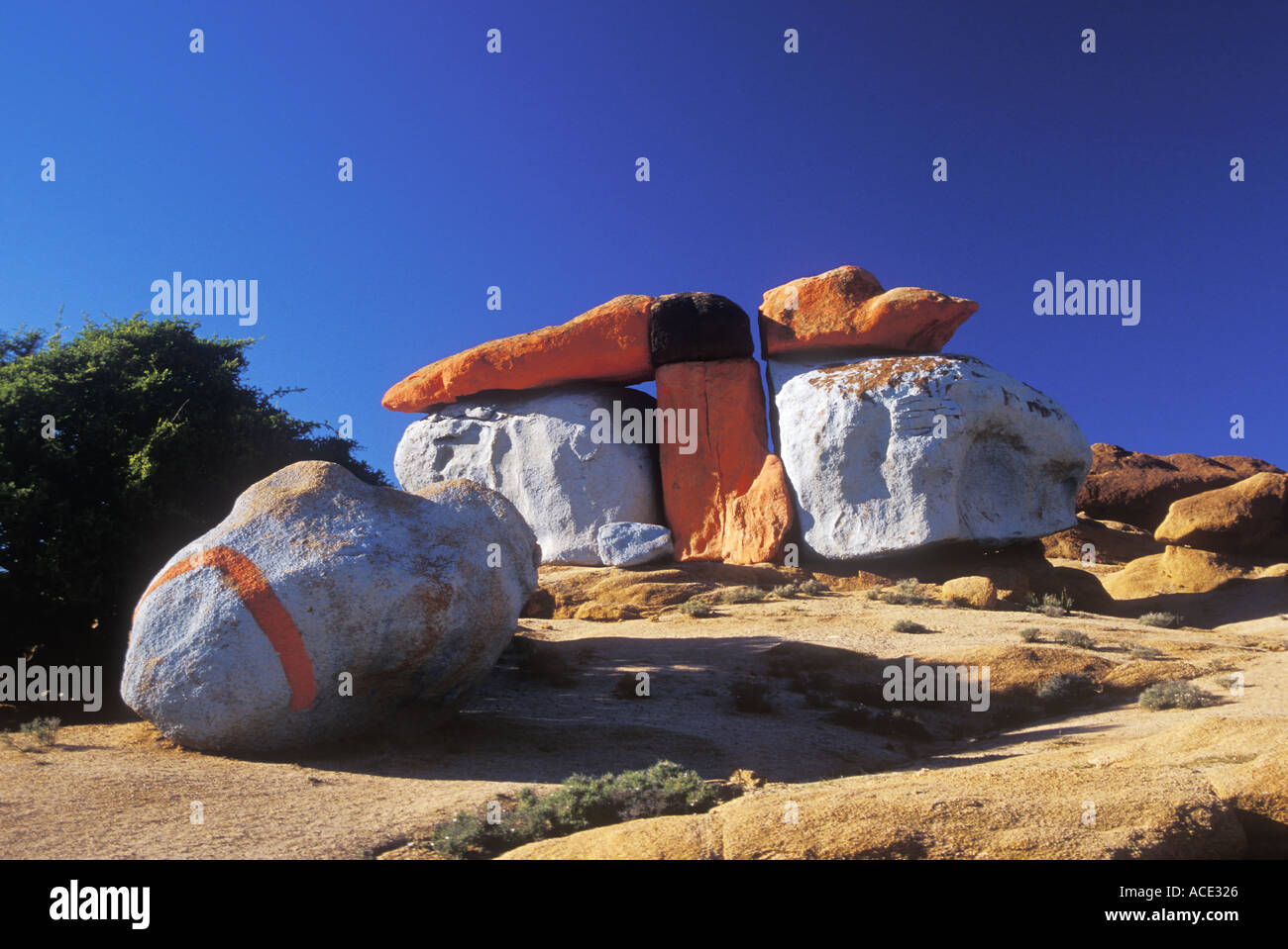 White painted rocks hi-res stock photography and images - Alamy