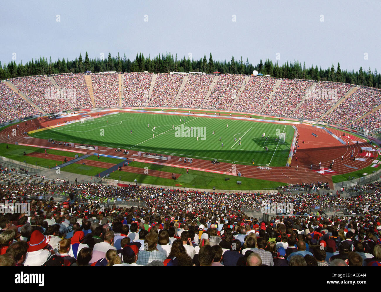 Soccer stadium crowd hi-res stock photography and images - Alamy