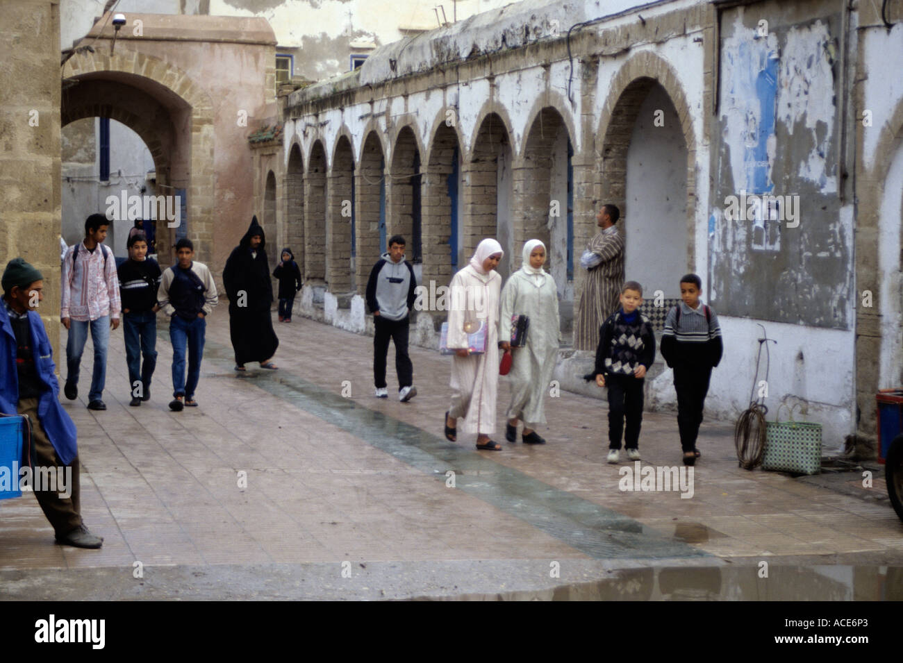 Morocco moroccan school children hi-res stock photography and images ...