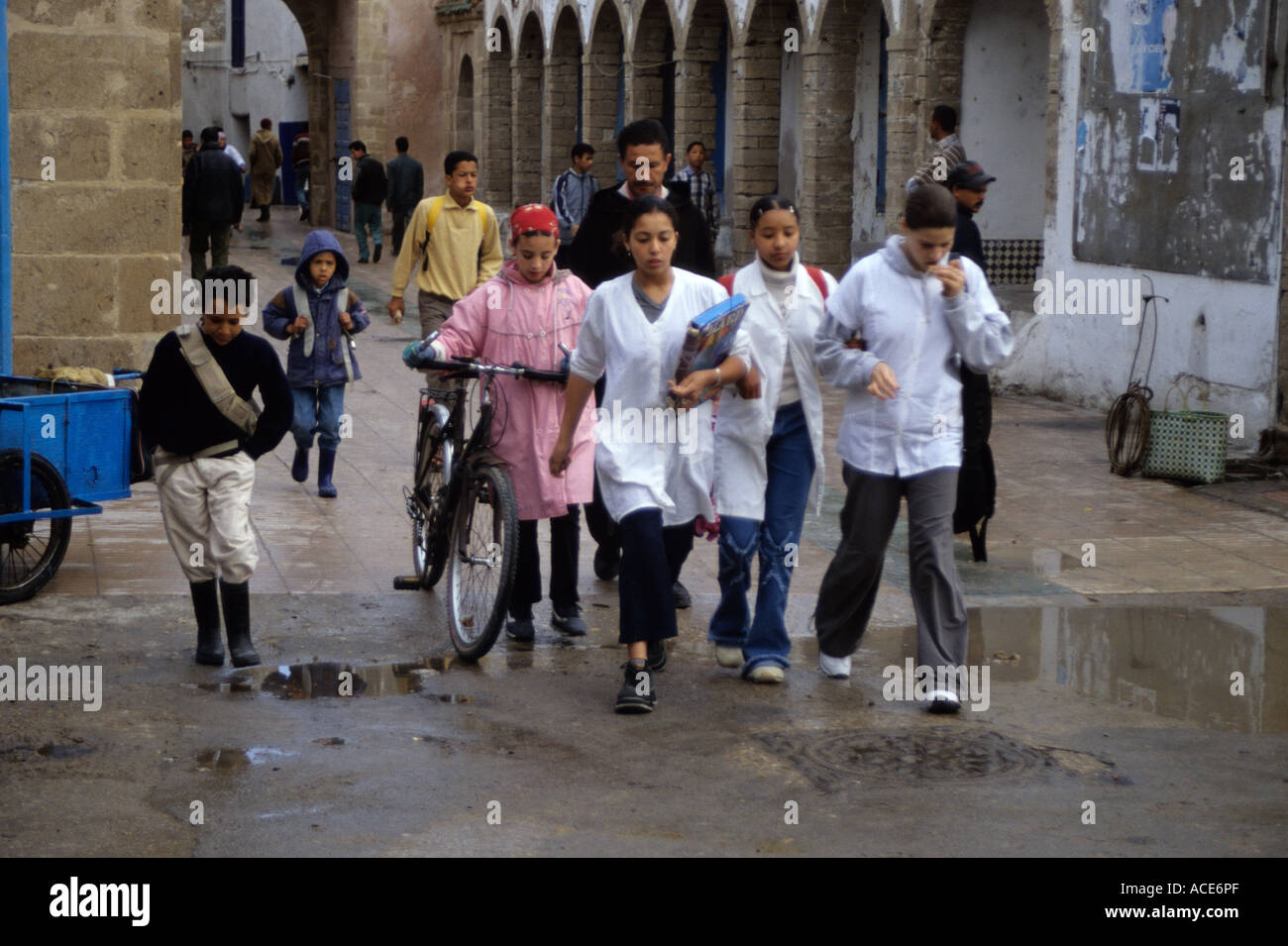 Morocco moroccan school children hi-res stock photography and images ...