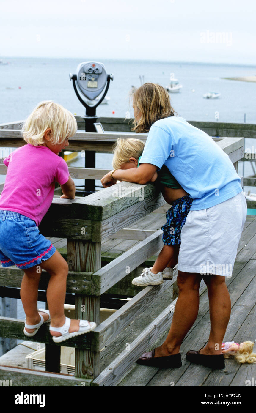 Happy children at the seaside hi-res stock photography and images - Alamy
