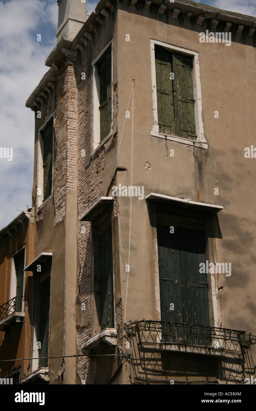 Italy back street in sunshine hi-res stock photography and images - Alamy