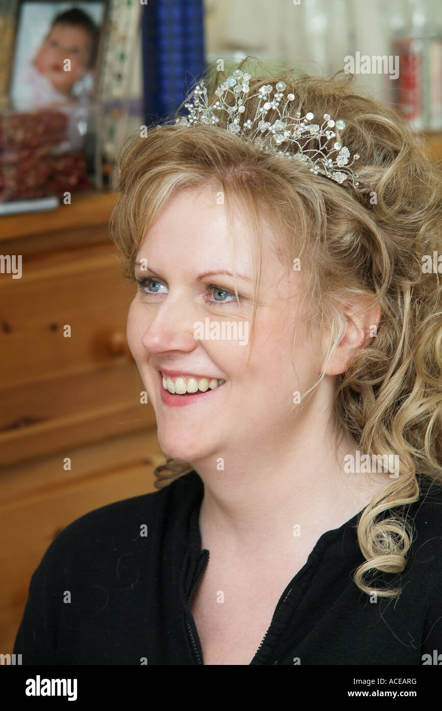 Bride getting ready Stock Photo - Alamy