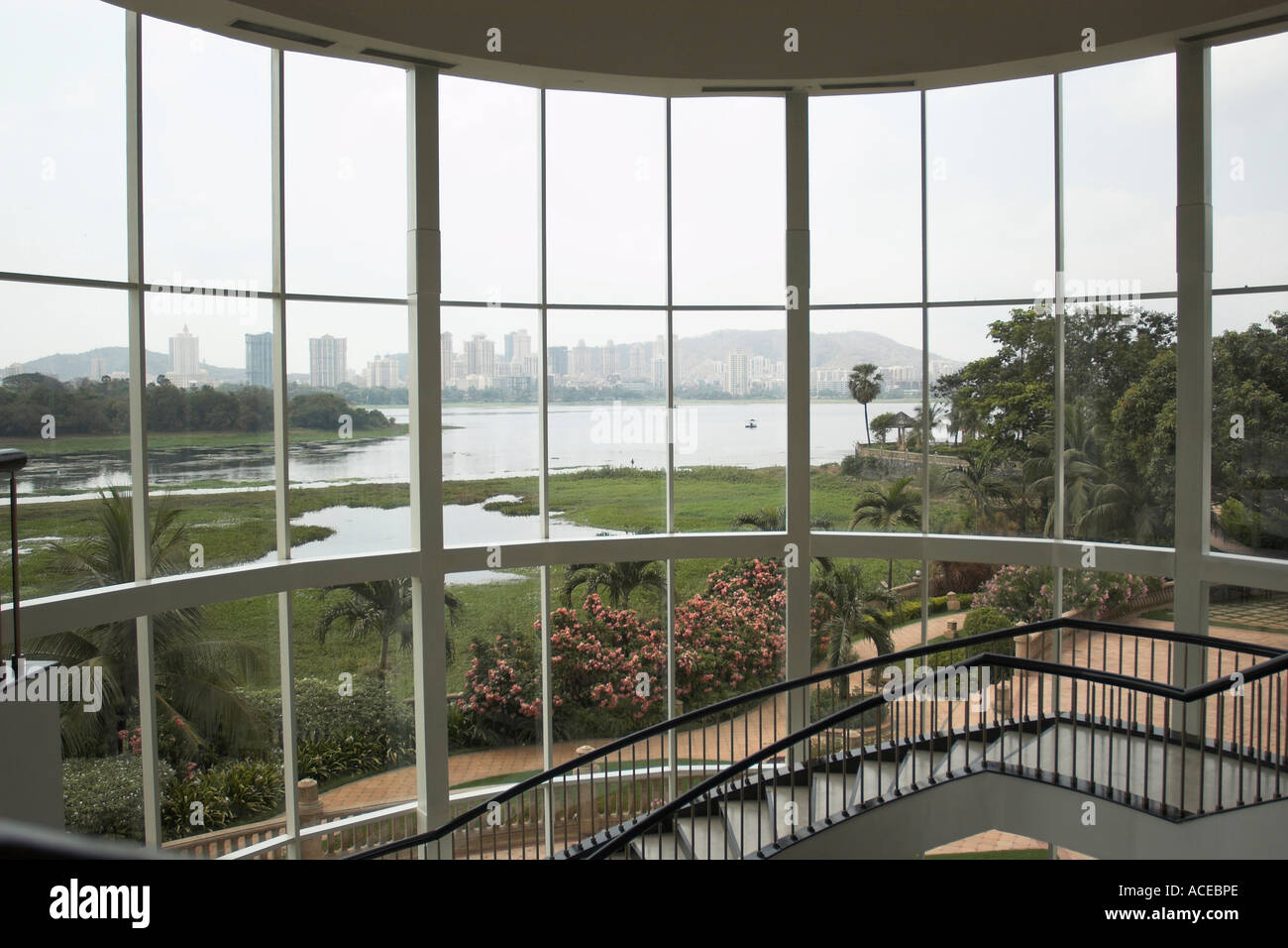 Hotel atrium marriott hi-res stock photography and images - Alamy