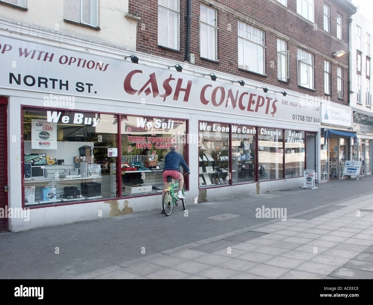Car finance uk shop front hi-res stock photography and images - Alamy