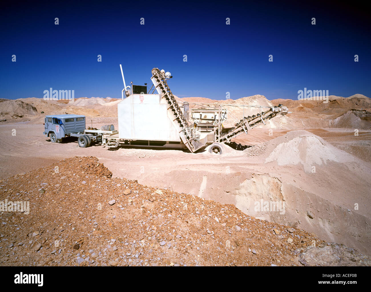 Fossicking hi-res stock photography and images - Alamy