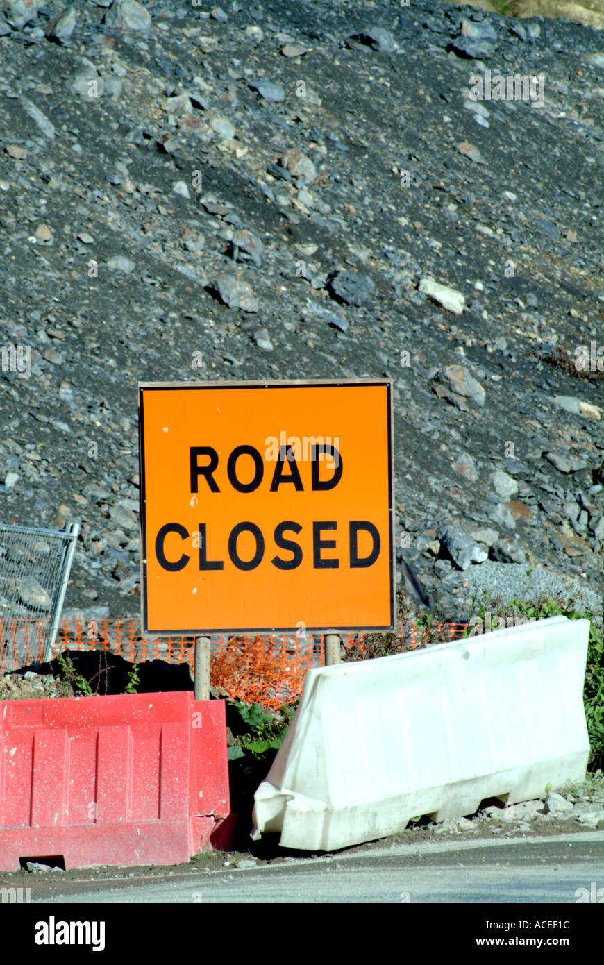 Road closed sign Stock Photo - Alamy