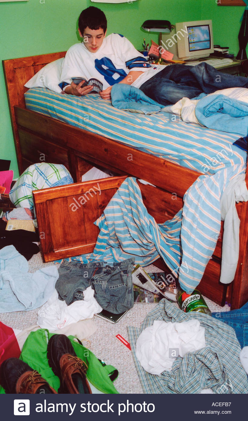 Teenage Boy Bedroom Book Stock Photos & Teenage Boy Bedroom Book Stock ...