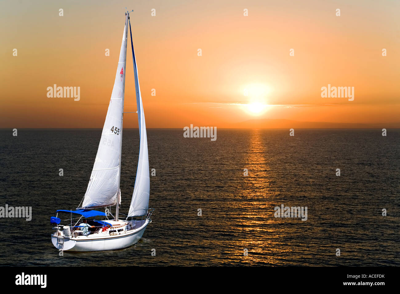 Sailboat tacking hi-res stock photography and images - Alamy