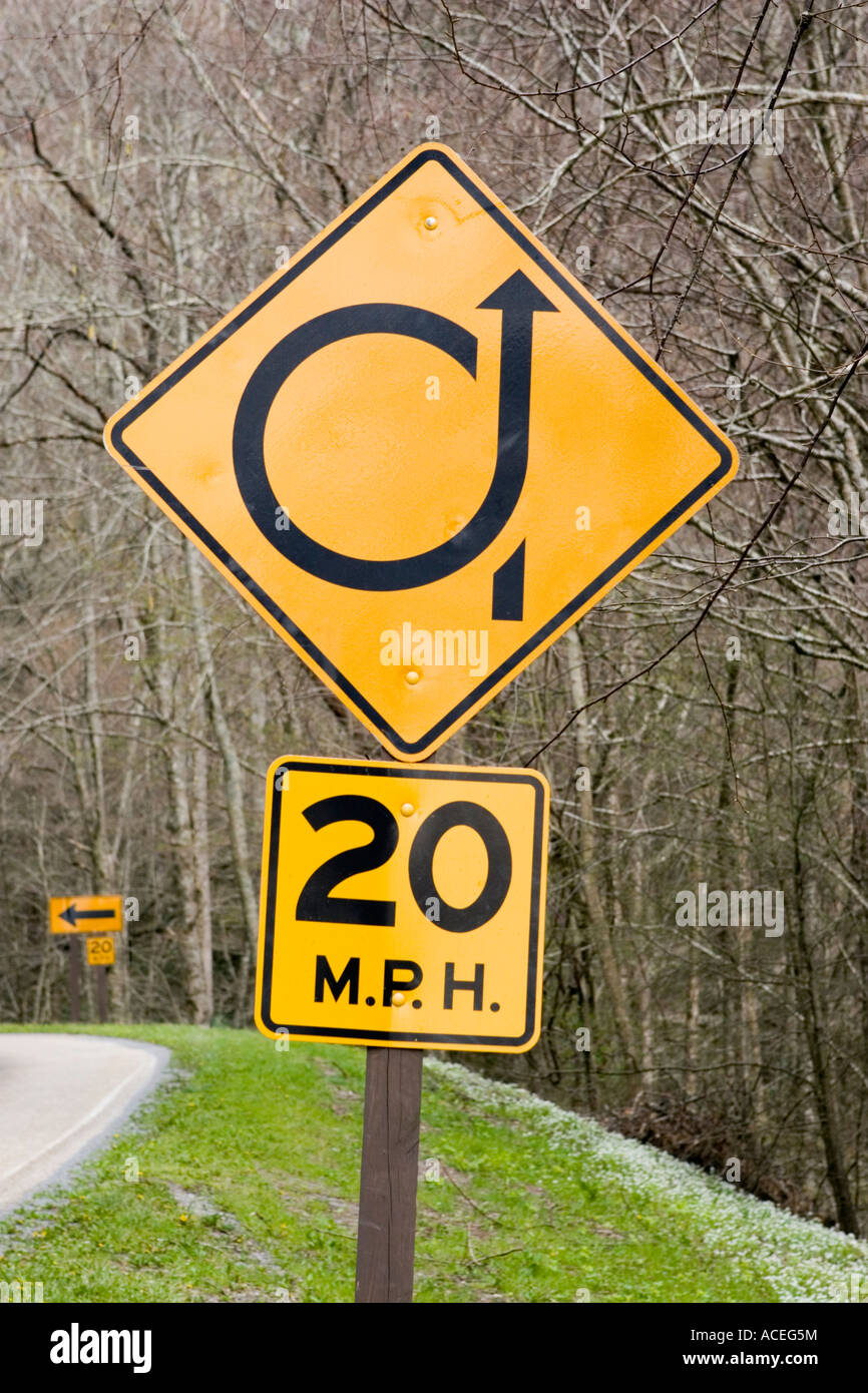 Road loop speed sign hi-res stock photography and images - Alamy