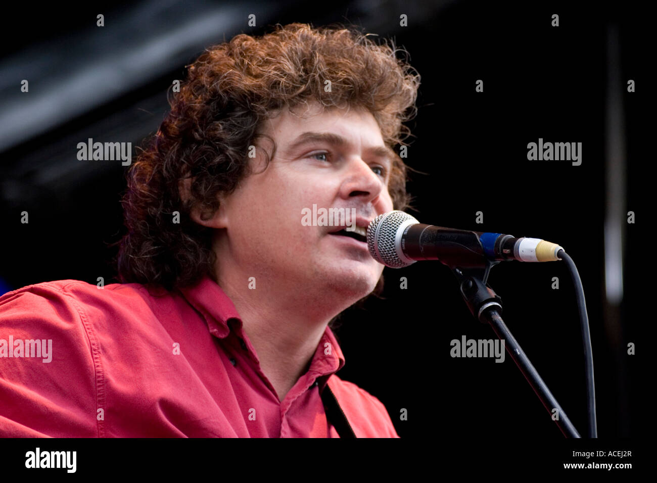 John Spillane Irish traditional musician and folk singer. Live in ...