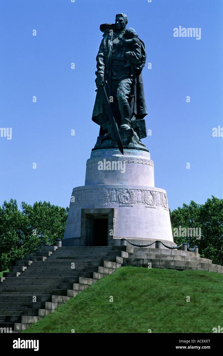 The memorial in Treptow to the soldiers of the Soviet Union who fell in ...