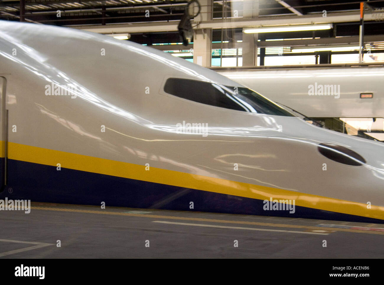 The sleek Model 700 shinkansen super express bullet train waiting at ...