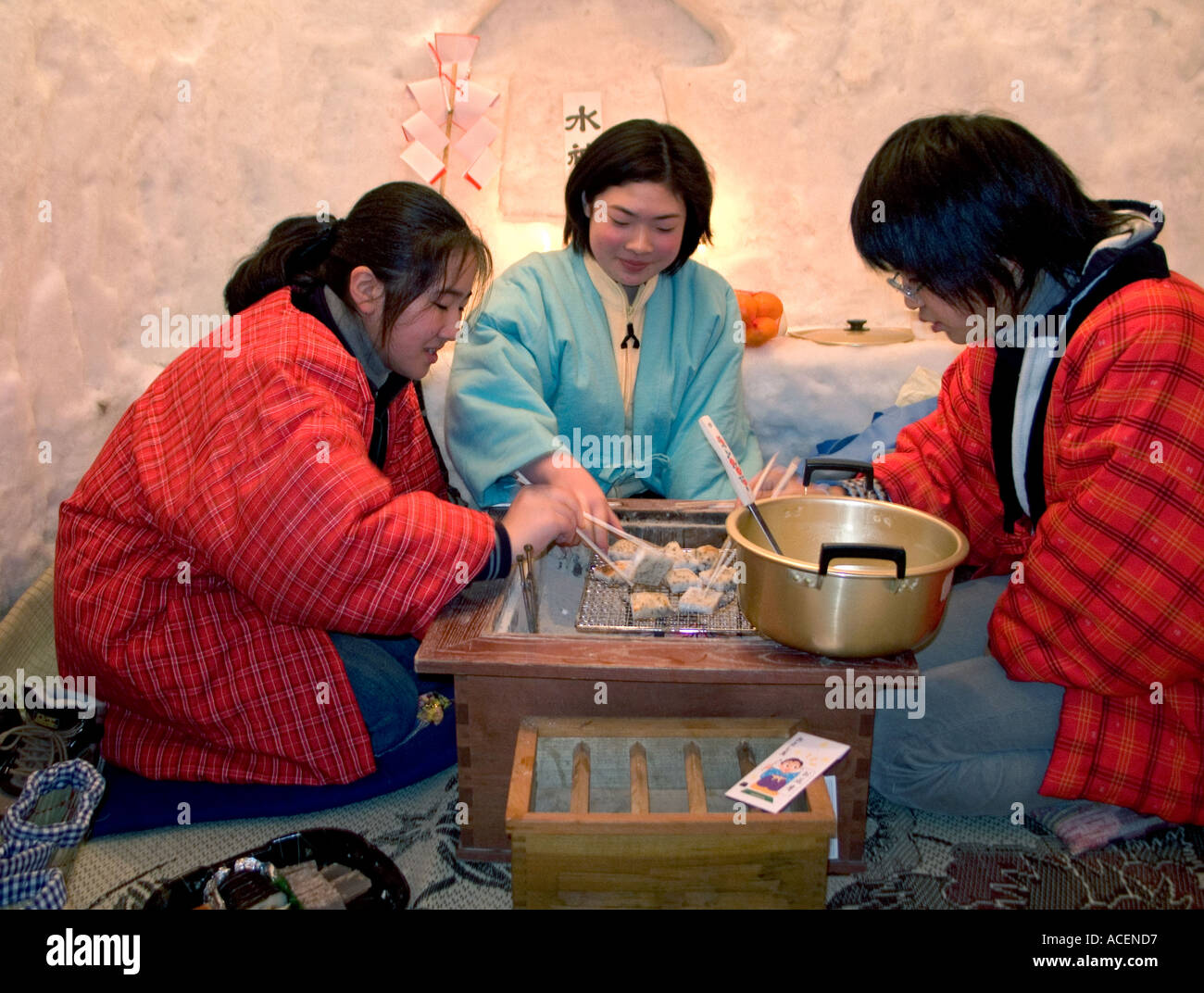 Inside an igloo hi-res stock photography and images - Alamy
