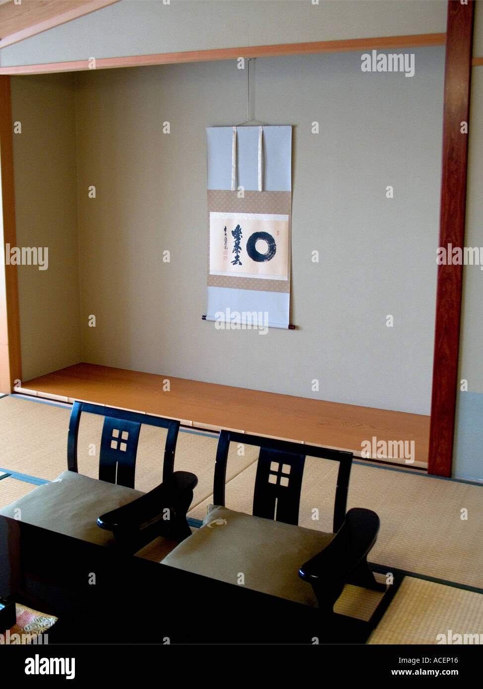 Simple design of a Japanese interior with tokonoma alcove with hanging ...