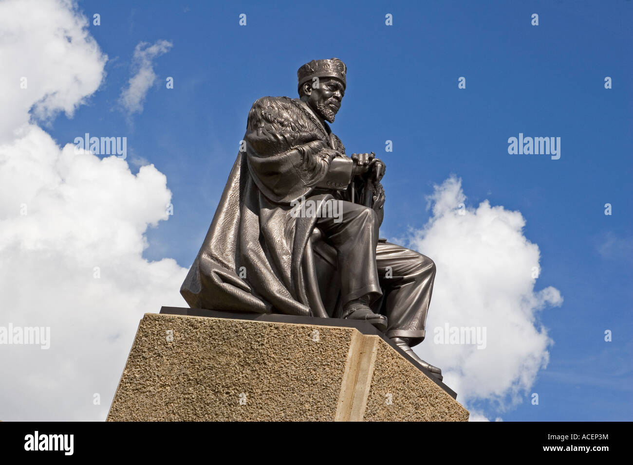 Statue of Jomo Kenyatta, City Square, Nairobi Stock Photo - Alamy