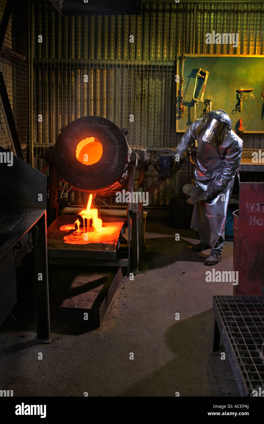 Molten gold hi-res stock photography and images - Alamy