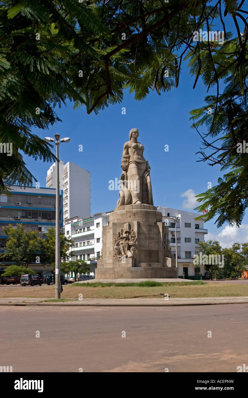 World war one memorial maputo statue hi-res stock photography and ...