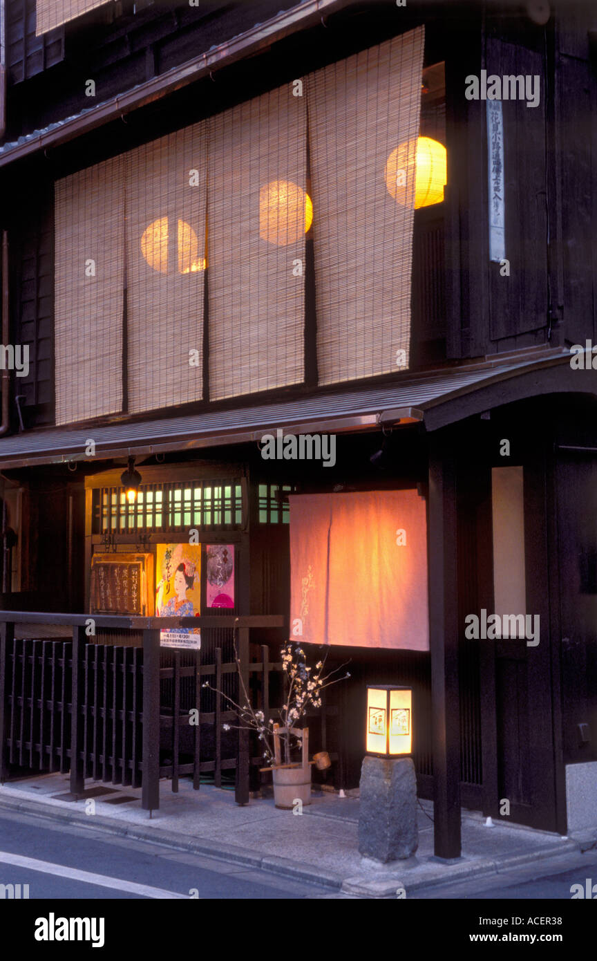 Facade japanese restaurant kyoto hi-res stock photography and images ...