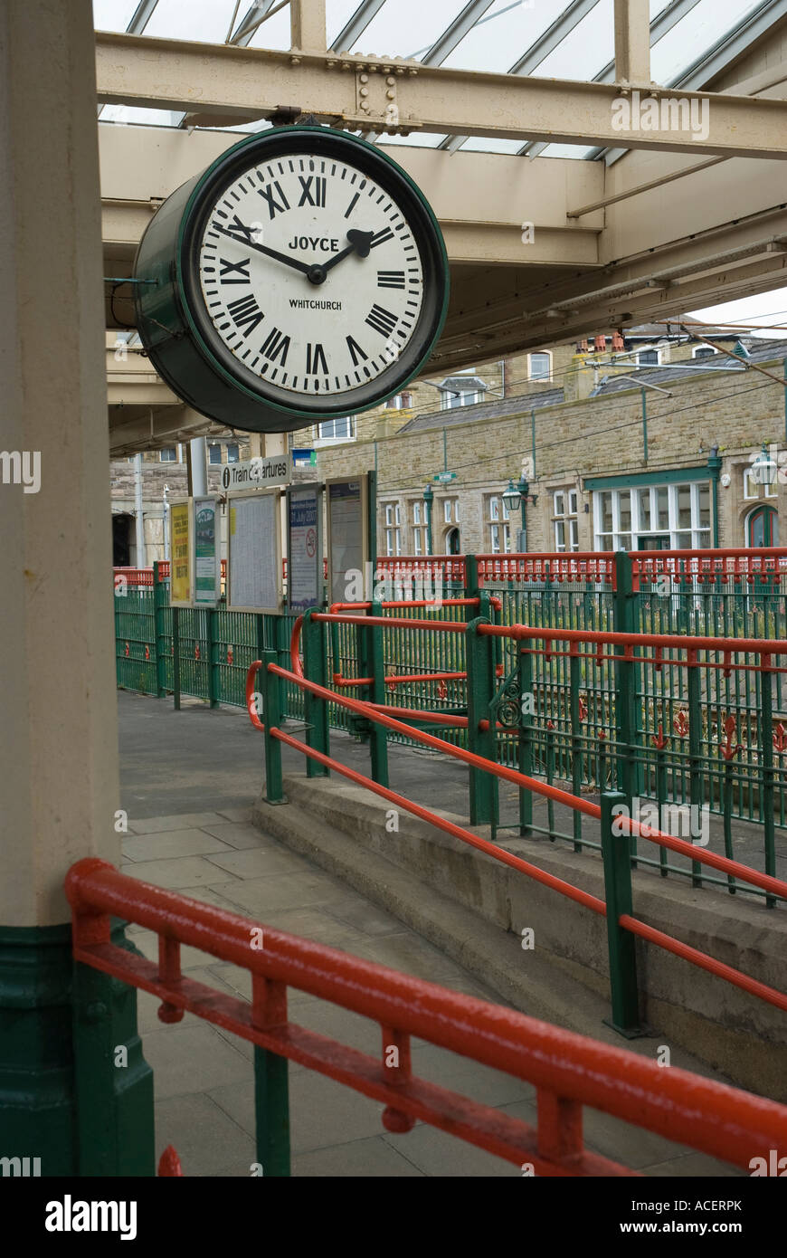 Carnforth station clock hi-res stock photography and images - Alamy