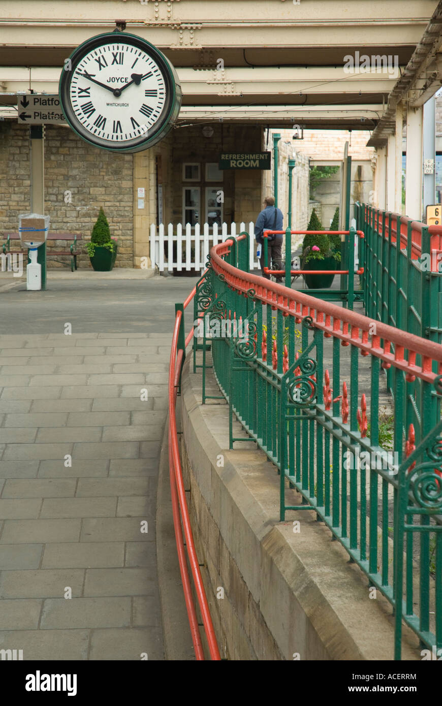 Carnforth railway station clock hi-res stock photography and images - Alamy