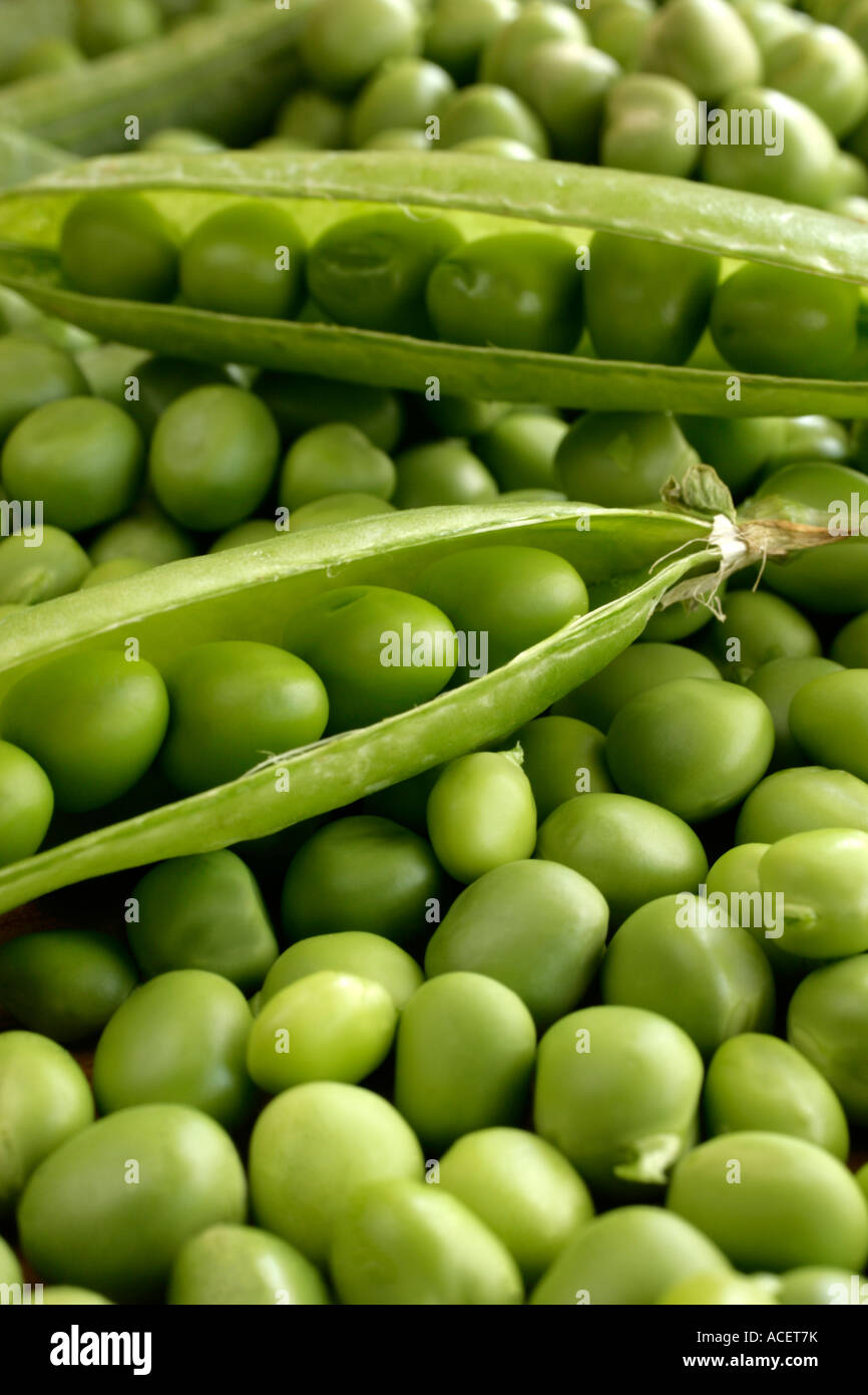 Shelled pea hi-res stock photography and images - Alamy