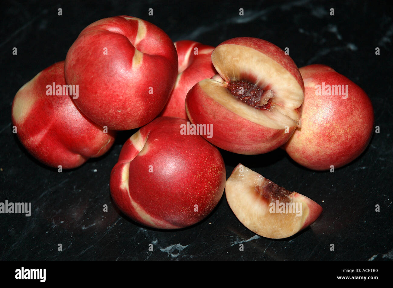 Nectarines Prunus persica var nucipersica Stock Photo - Alamy