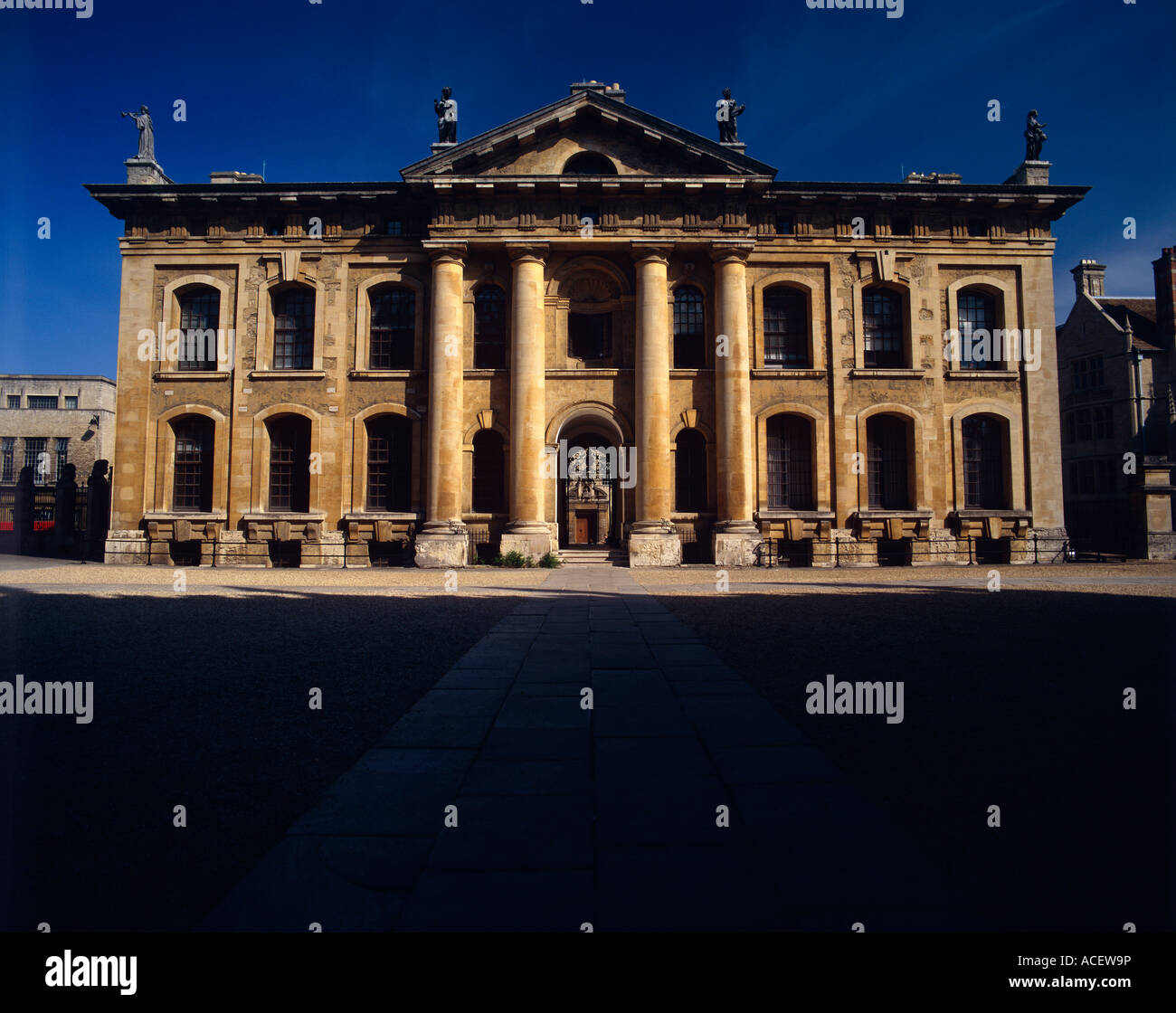 Windows 86 hi-res stock photography and images - Alamy