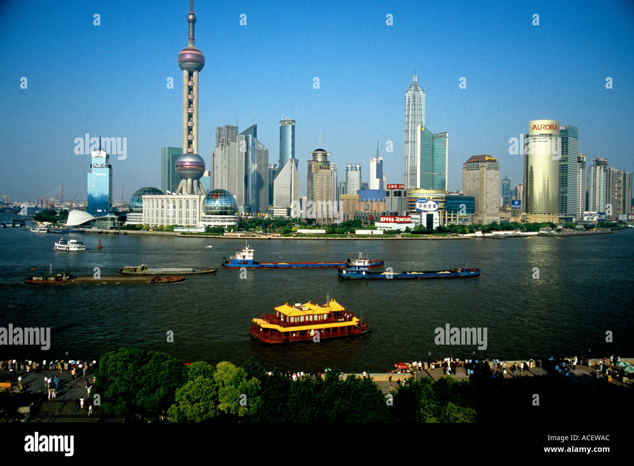 Pudong and shanghai tourism and rivers hi-res stock photography and ...