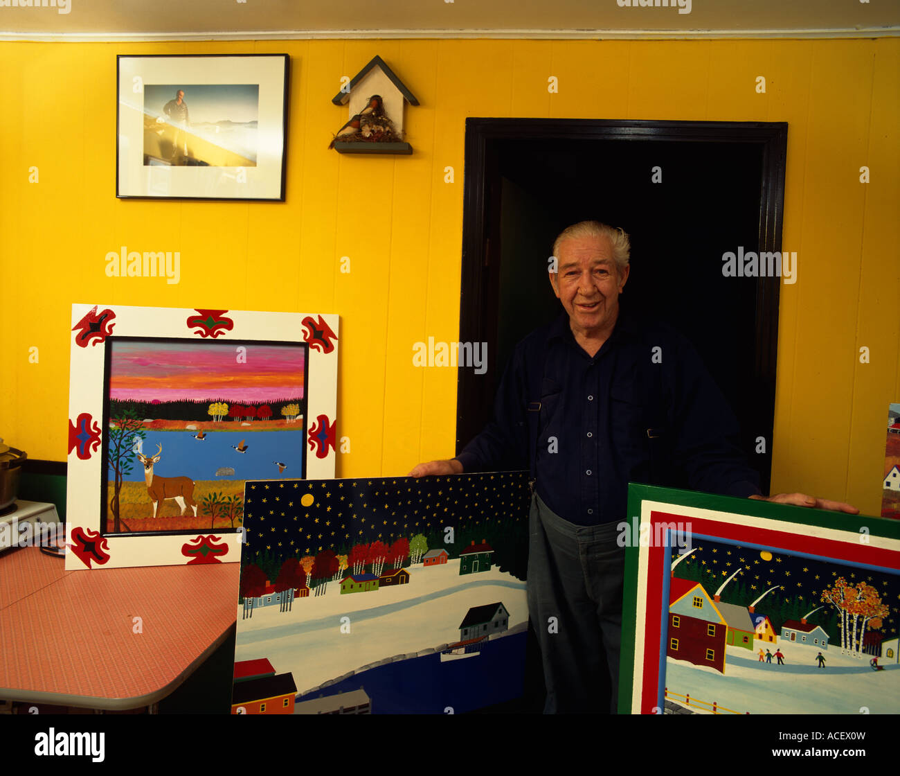 Folk artist holding paintings in ns Stock Photo - Alamy