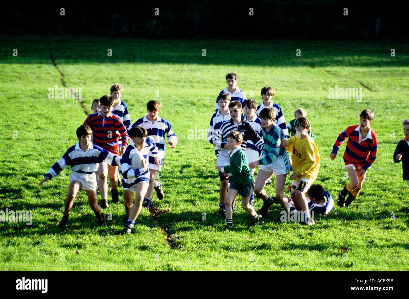 Boys playing rugby rugby school hi-res stock photography and images - Alamy