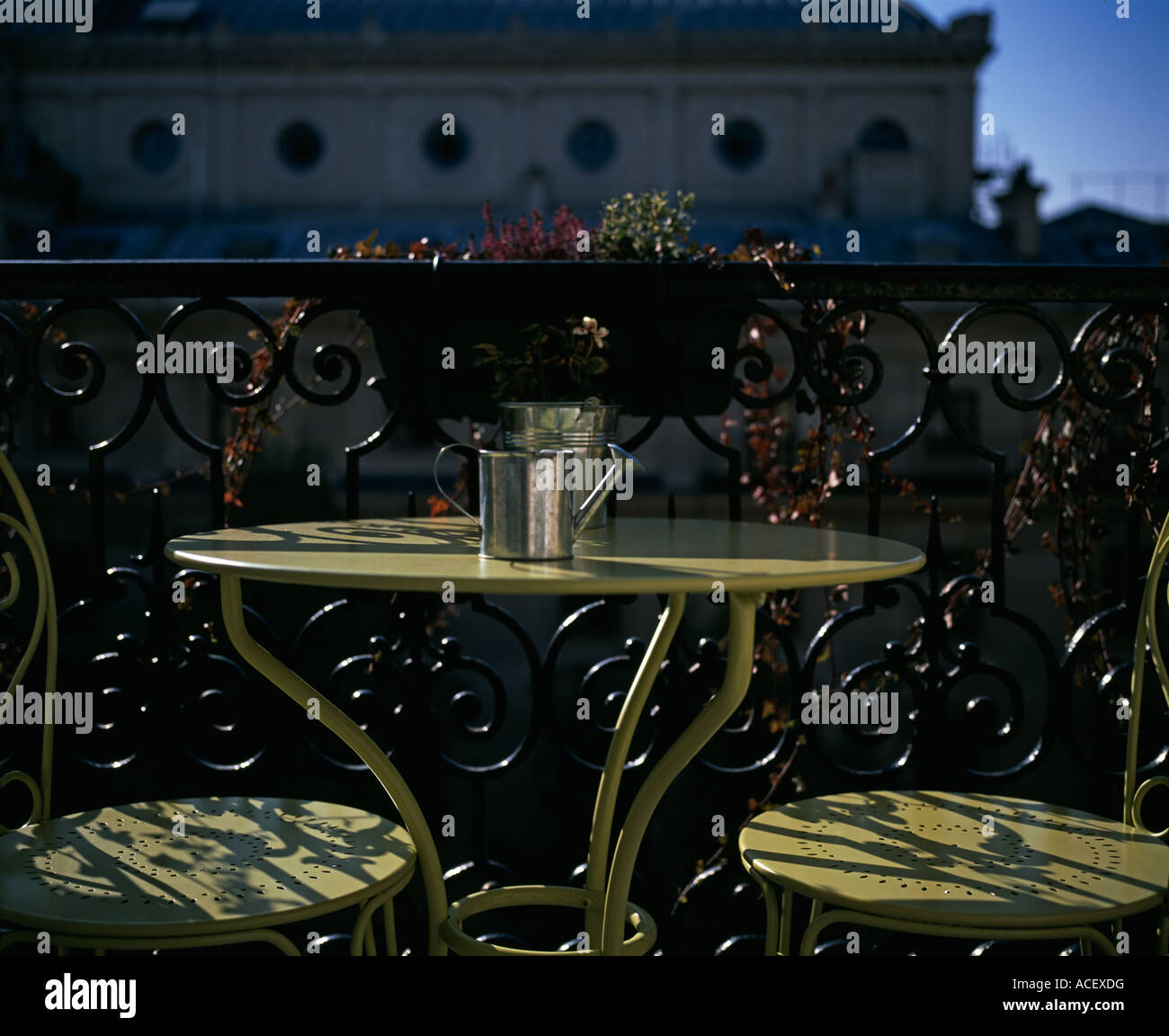 French style balcony railing hi-res stock photography and images - Alamy