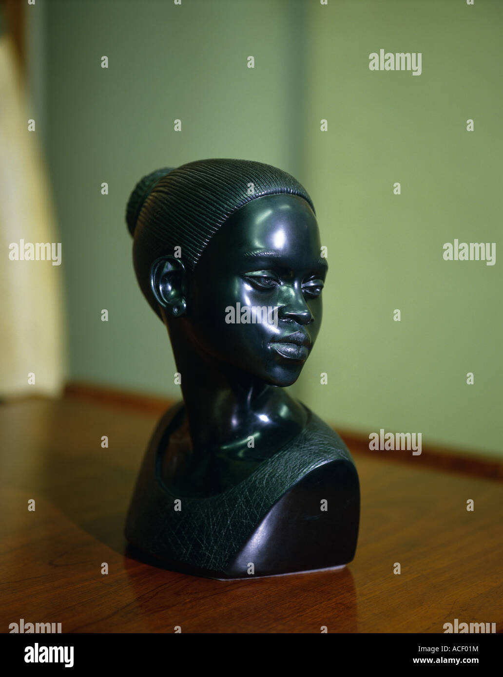 Female statue bust profile hi-res stock photography and images - Alamy