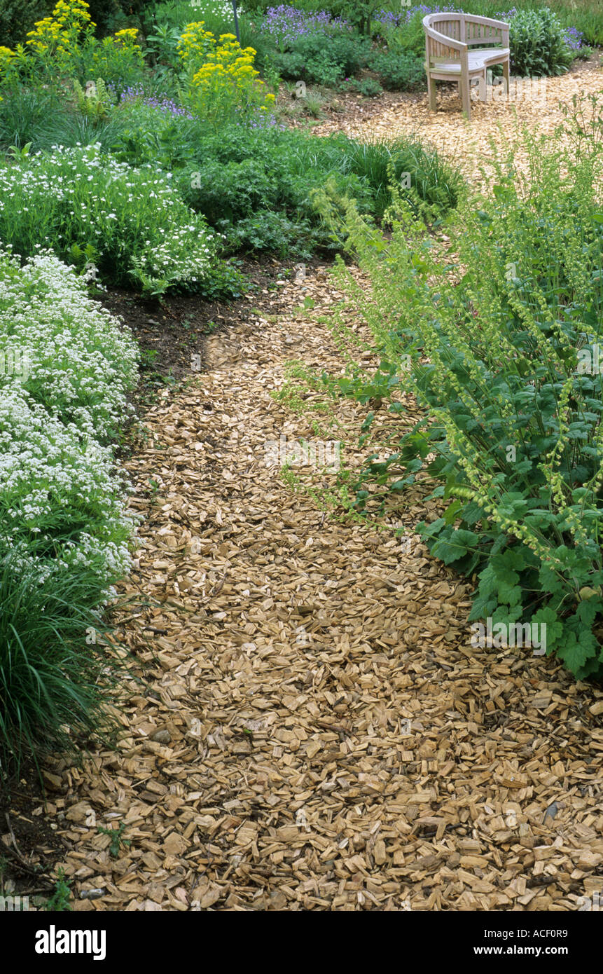 Wood chip, bark, Path, woodland planting, bench Stock Photo - Alamy