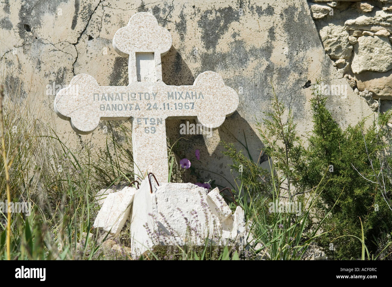 Cyprus cemetery hi-res stock photography and images - Alamy